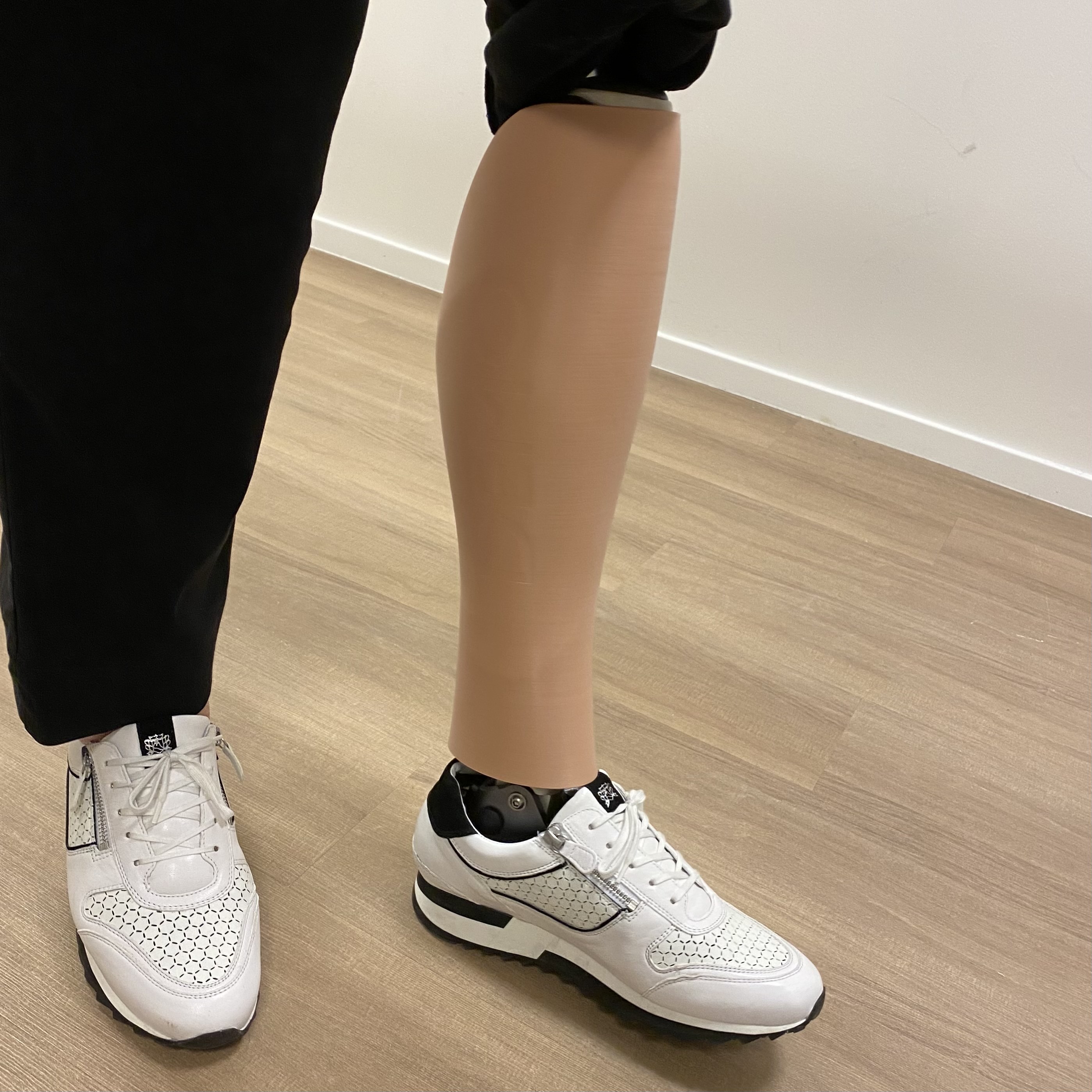 Flexibele cosmetische prothese afwerking - Papenburg Orthopedie BV